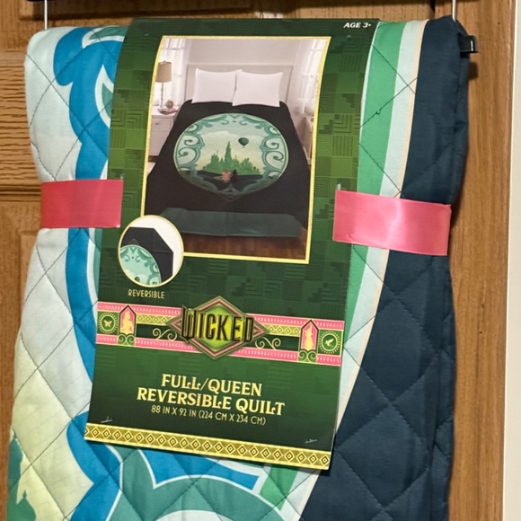 Wicked | Bedding | Universal Studios Wicked Reversible Quilt Full Queen ...
